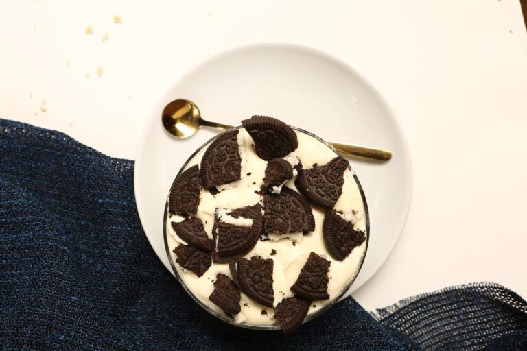 Tort Oreo z mascarpone i malinami - pyszny przepis